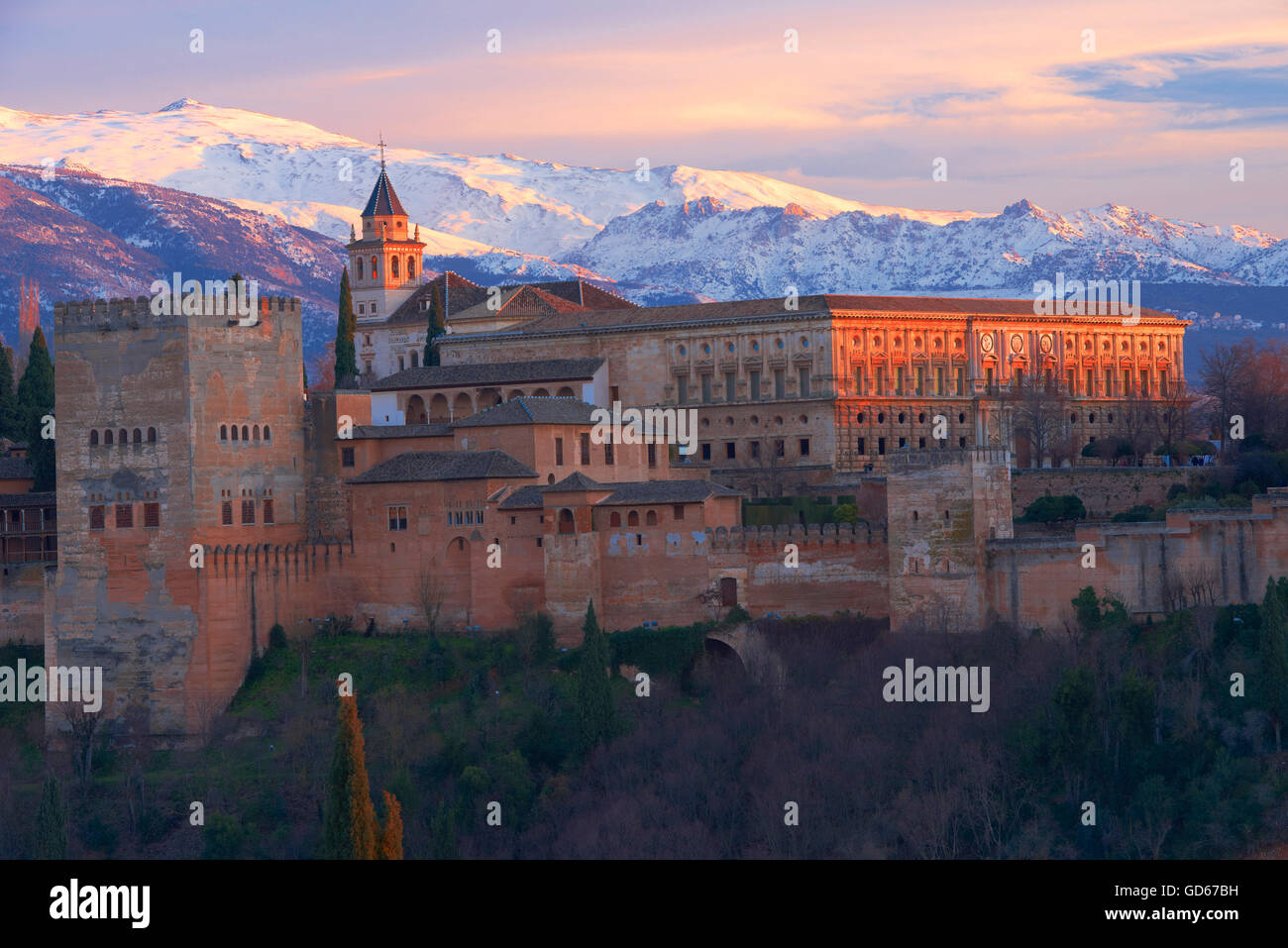 Alhambra, UNESCO World Heritage Site, Sierra Nevada and la Alhambra at ...