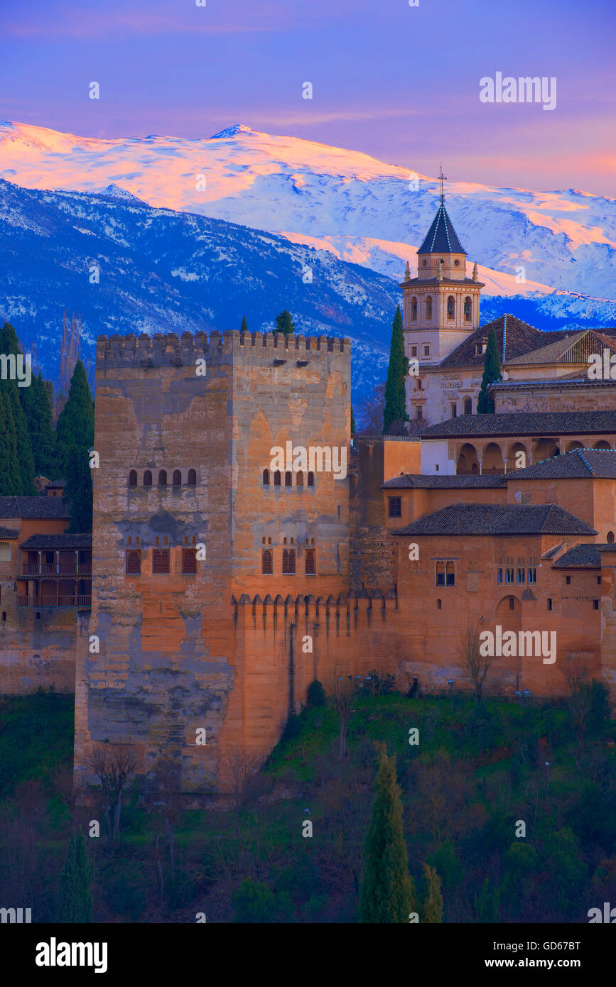 Alhambra, UNESCO World Heritage Site, Sierra Nevada and la Alhambra at ...