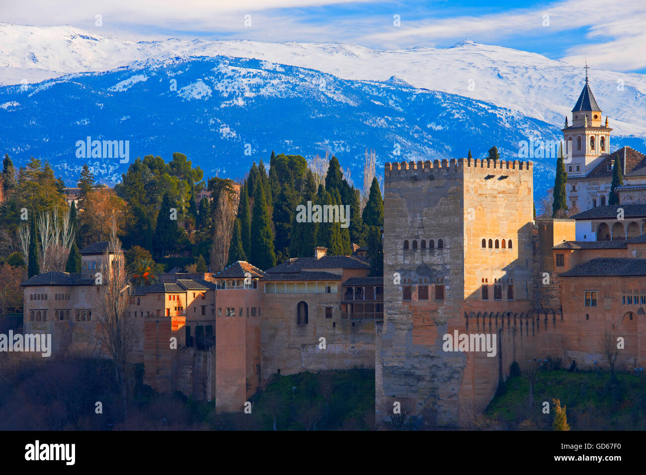 Alhambra, UNESCO World Heritage Site, Sierra Nevada and la Alhambra at ...