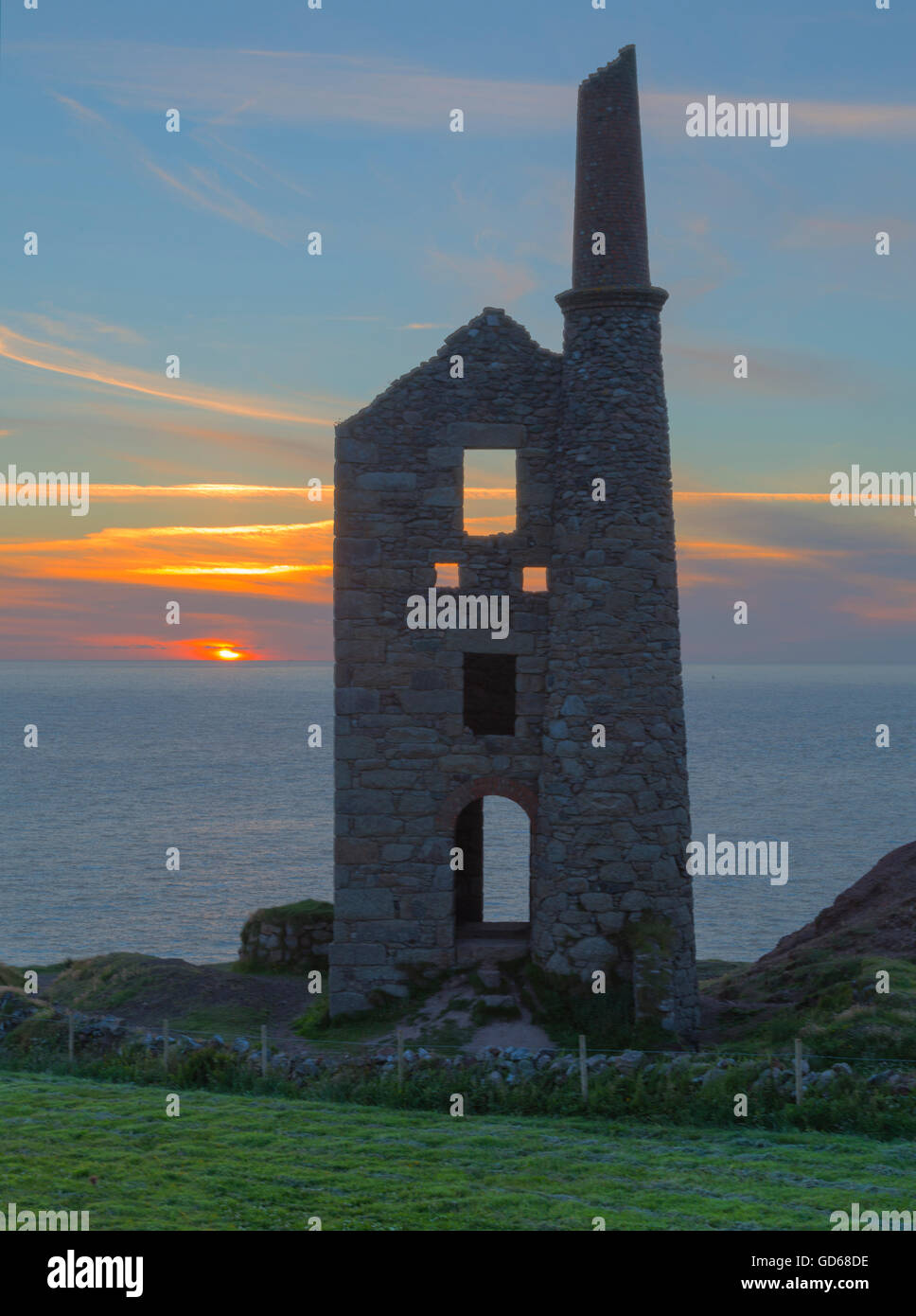 Mining mines ruins landscape cornwall hi-res stock photography and ...