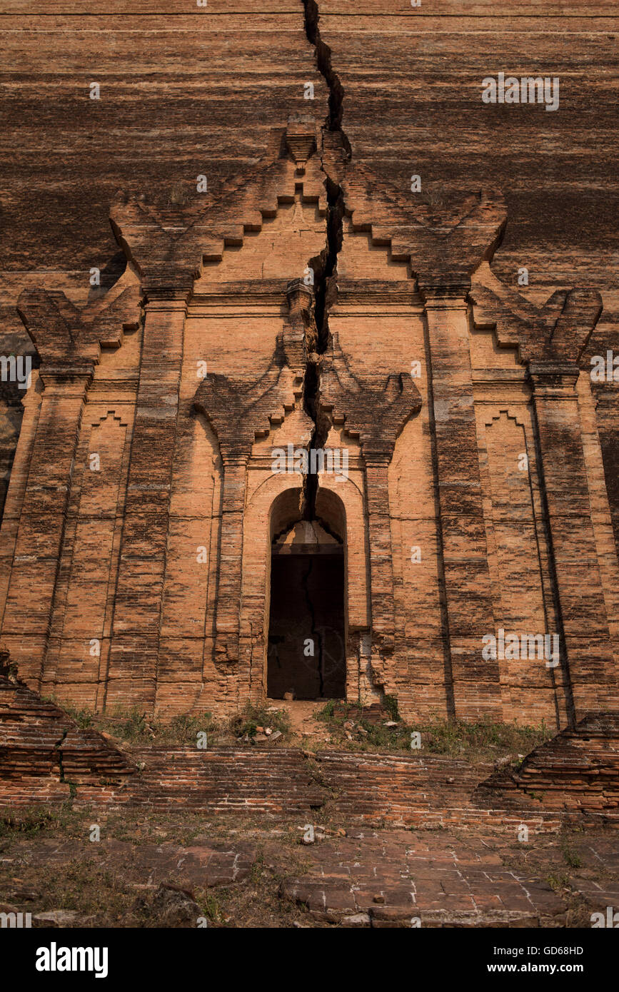 Mingun Pagoda, Mingun, Sagaing, Myanmar Stock Photo - Alamy