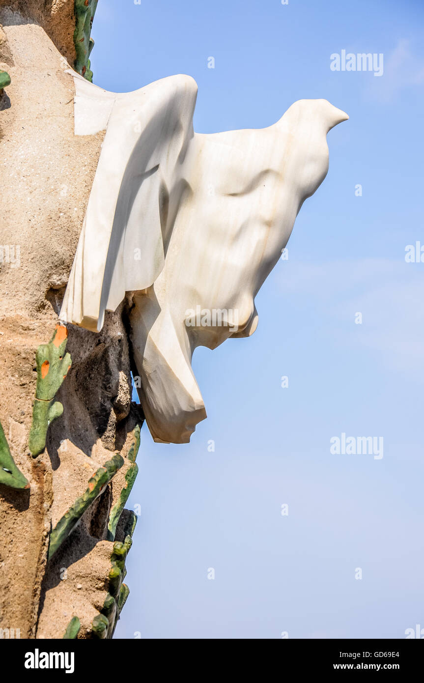 Detail of a bird sculpture on the Sagrada Familia church, Barcelona ...