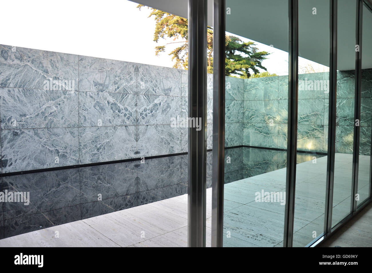 Barcelona pavilion pool hi-res stock photography and images - Alamy