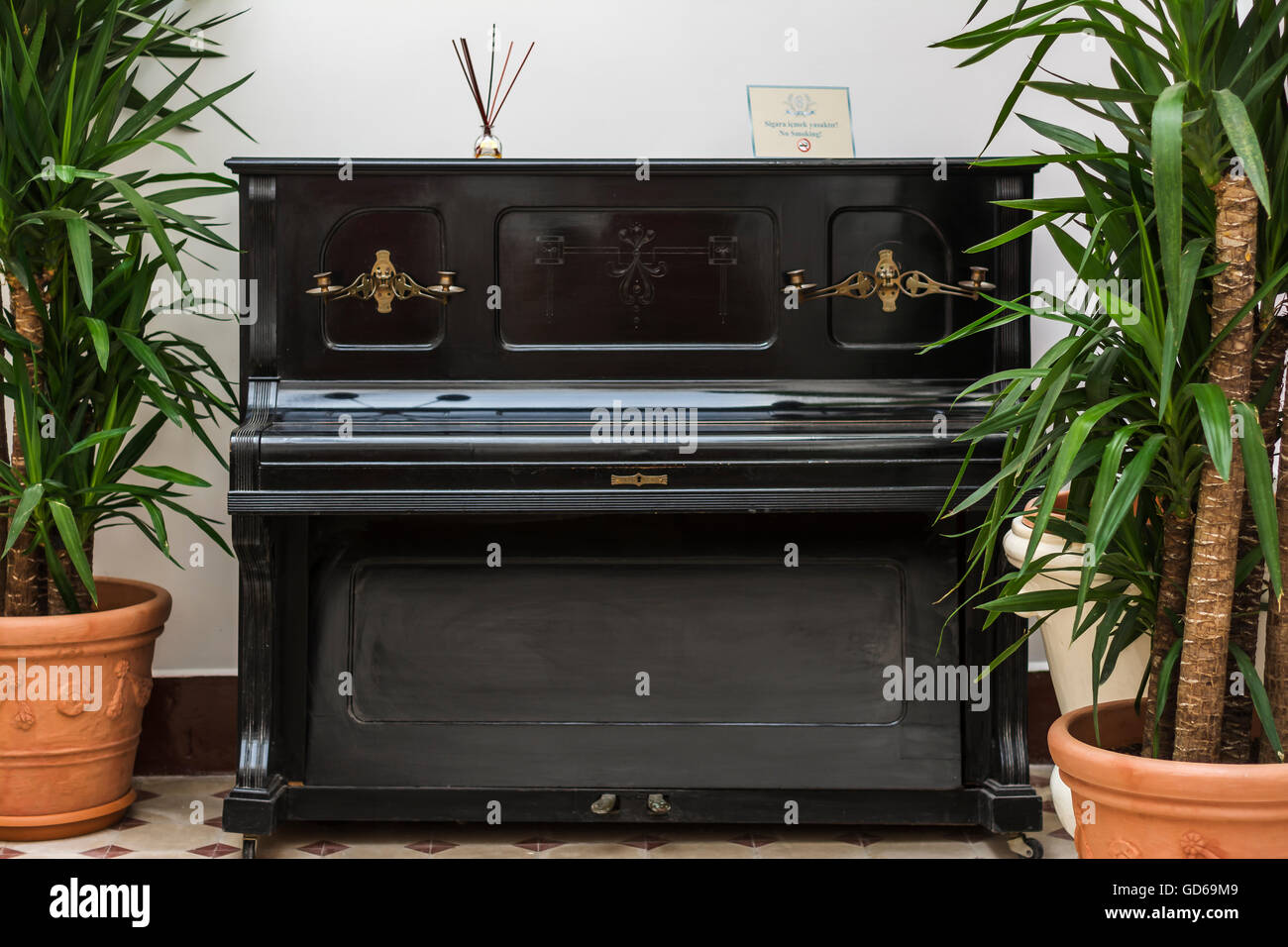 Upright Pianos High Resolution Stock Photography and Images - Alamy