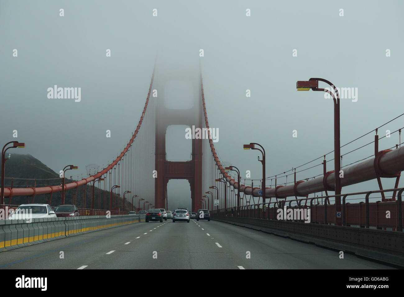 San francisco bridge traffic fog hi-res stock photography and images ...