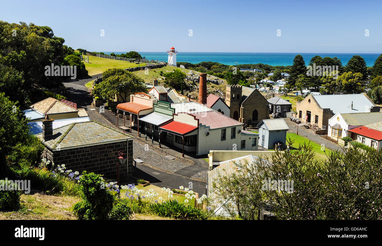 The lighthouse at Warrnambool. Australian Pacific coast Stock Photo - Alamy
