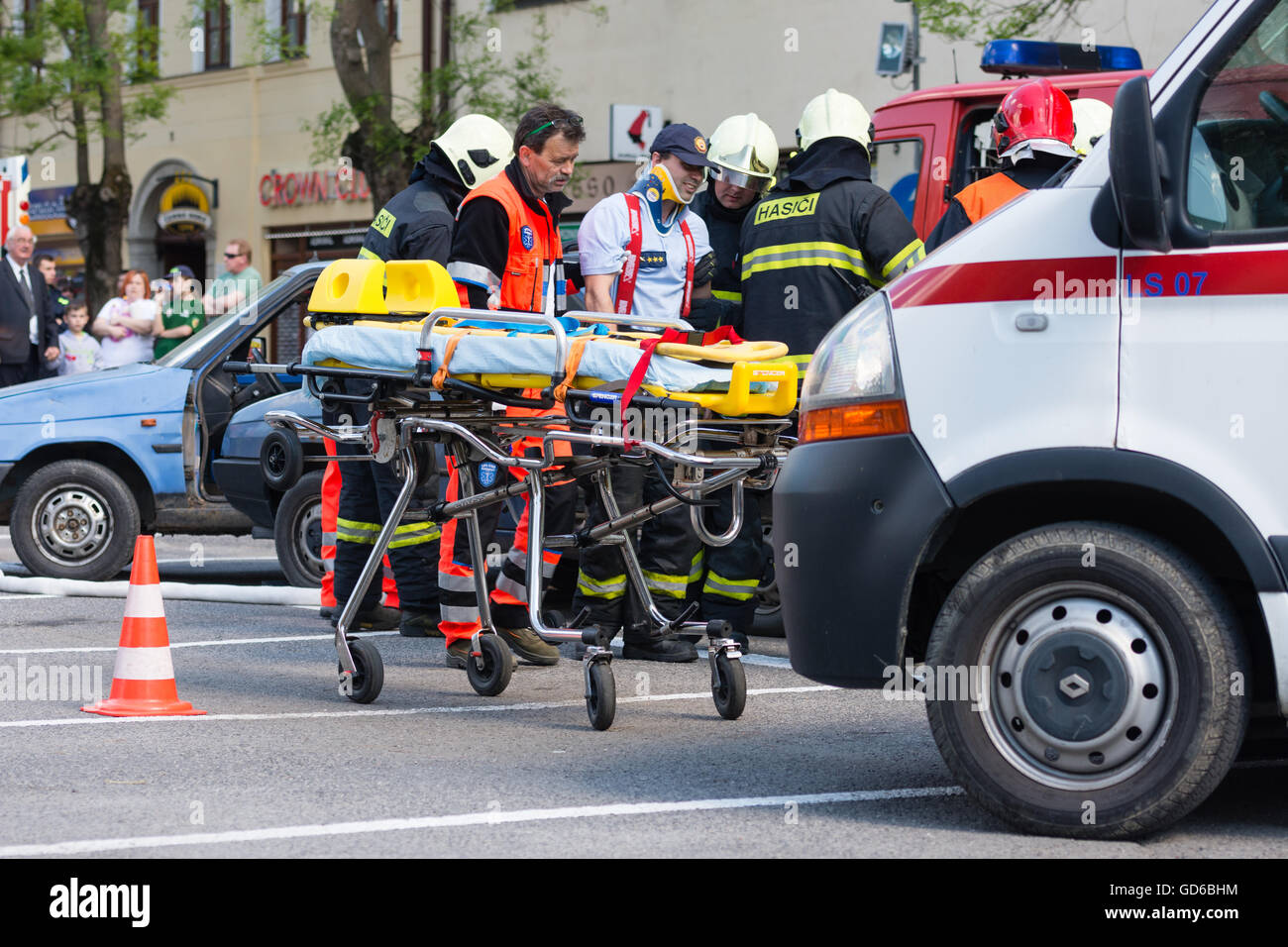Vehicle extrication hi-res stock photography and images - Alamy