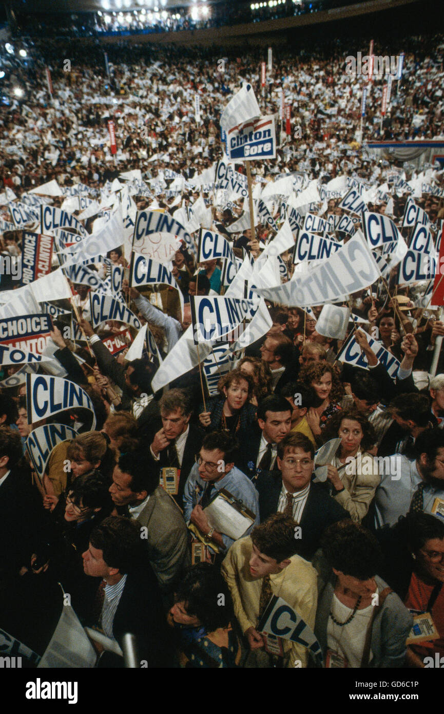 Nominating convention crowd hi-res stock photography and images - Alamy