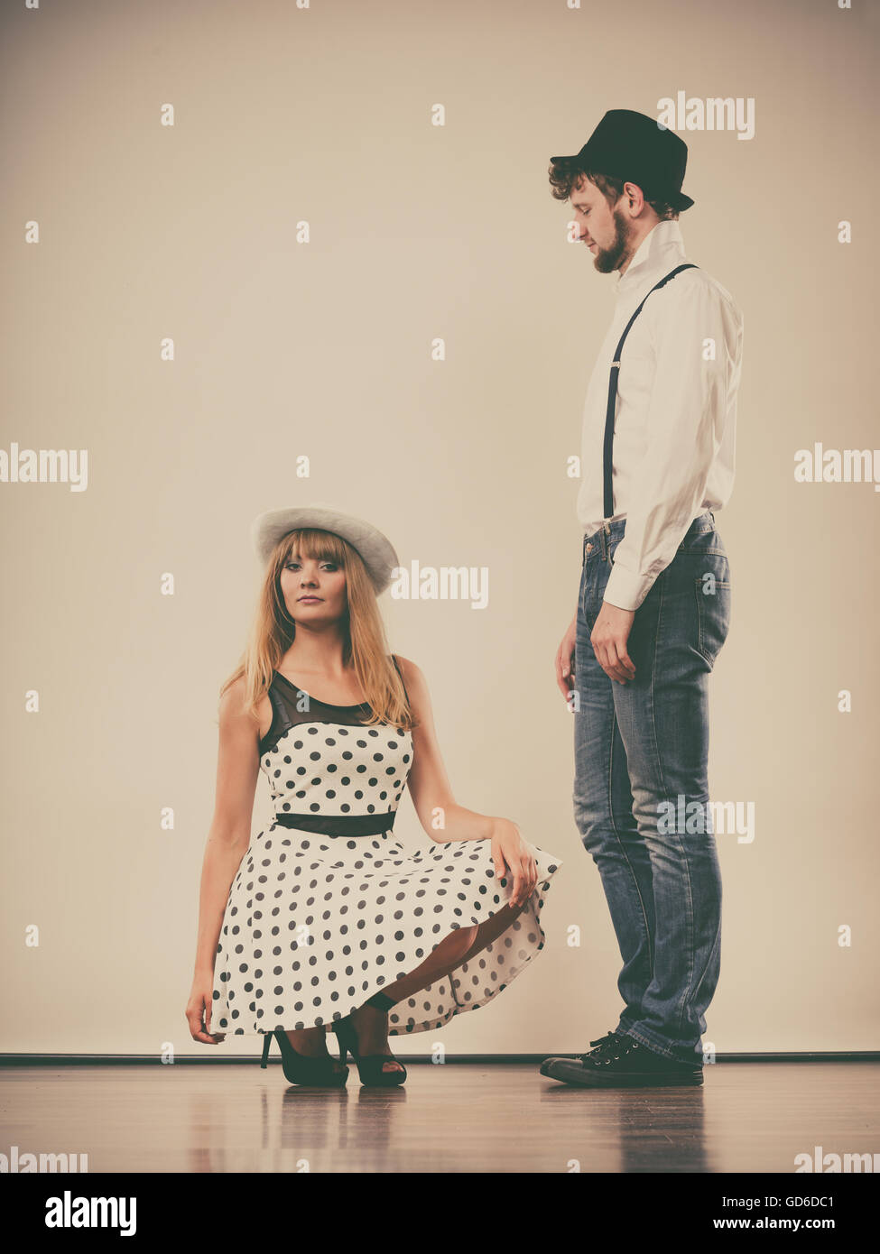 Retro couple in love hi-res stock photography and images - Alamy