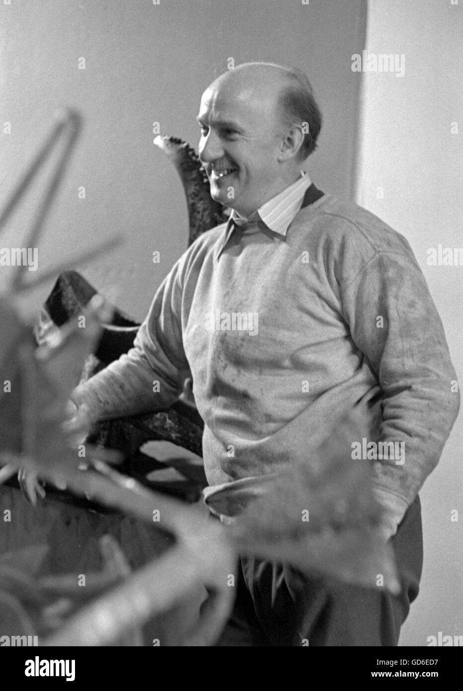 Theodore Roszak, sculptor, 1950 Stock Photo - Alamy