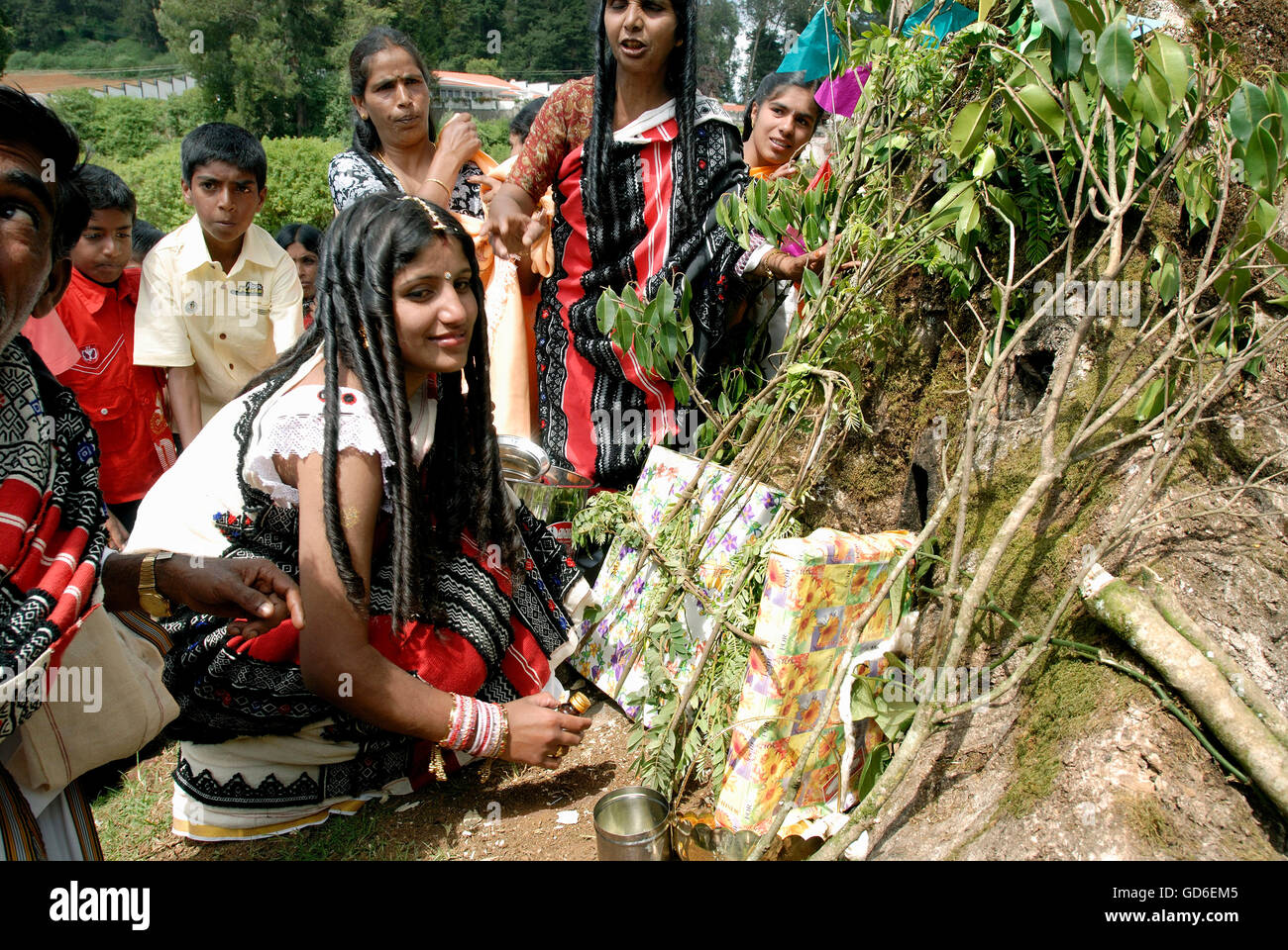 Toda tribe hi-res stock photography and images - Alamy
