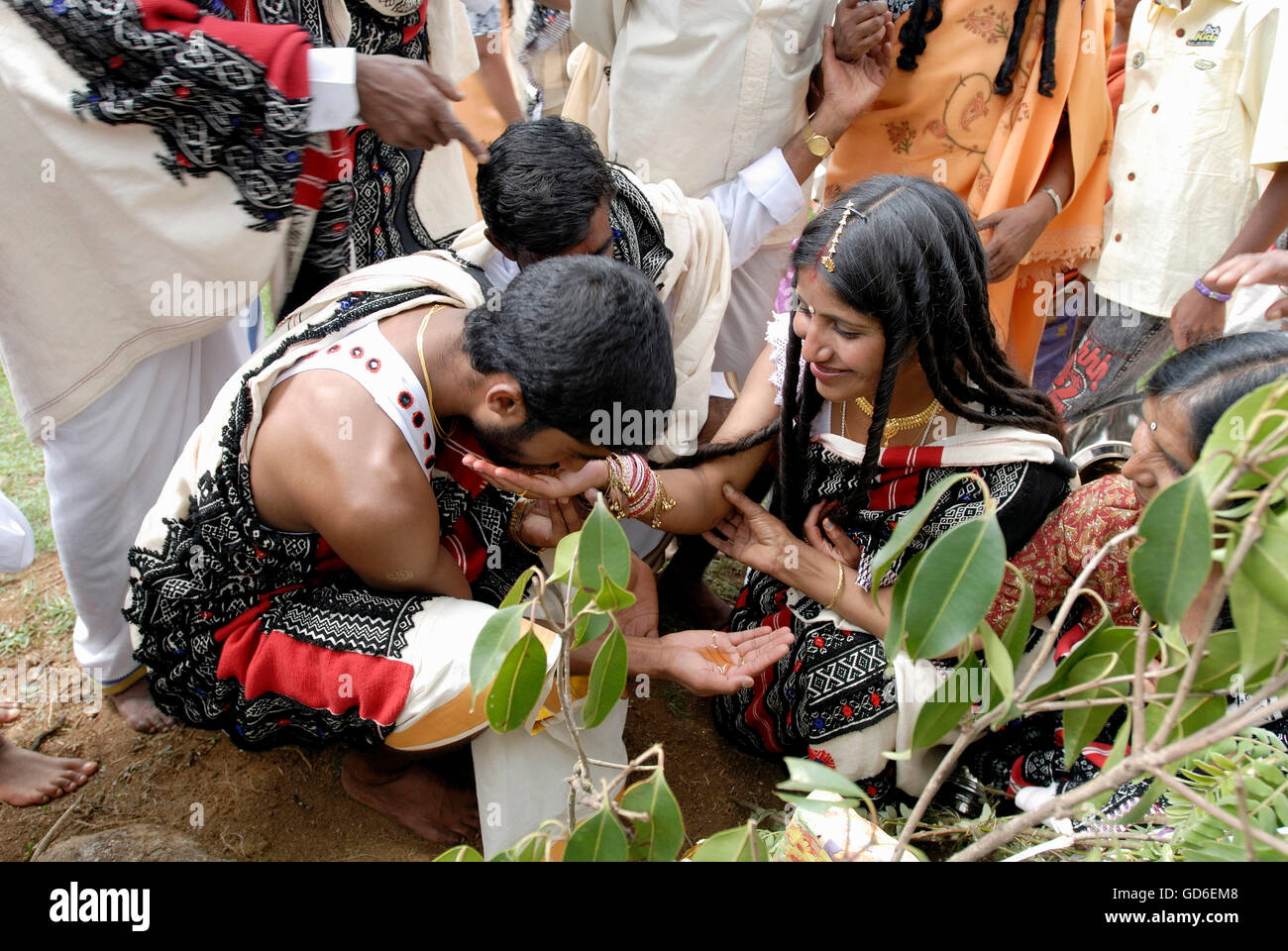 Man todas tribe hi-res stock photography and images - Alamy