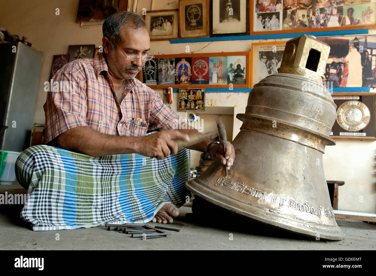 Bell hammer hi-res stock photography and images - Alamy