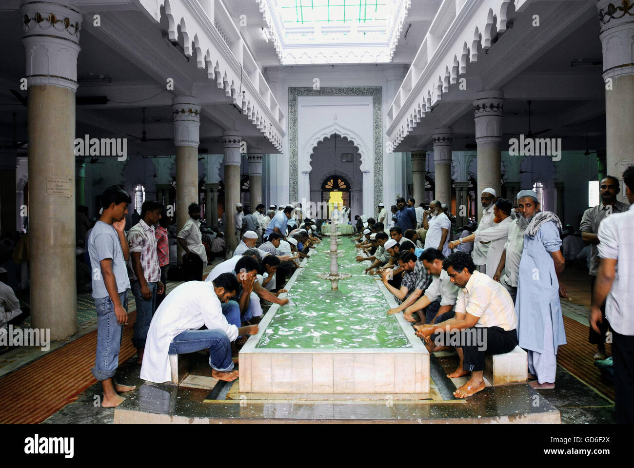 Mosque muslims ritual hi-res stock photography and images - Alamy