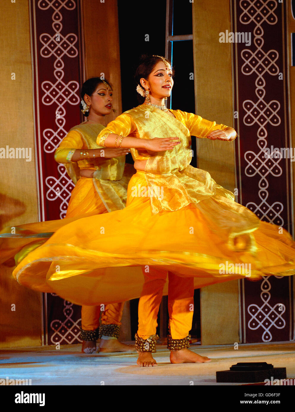Kathak woman dancing india hi-res stock photography and images - Alamy