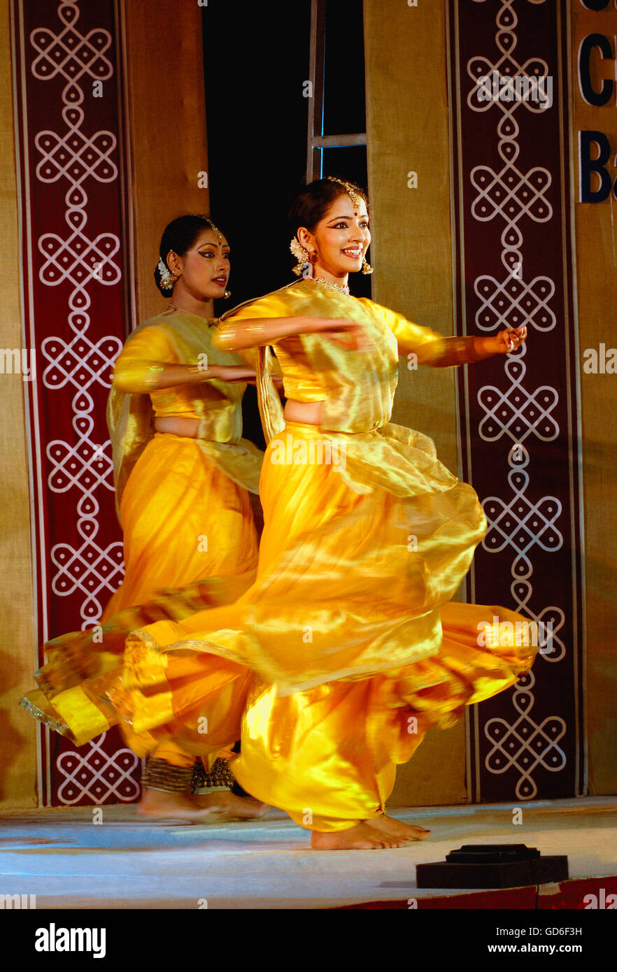 Kathak woman dancing india hi-res stock photography and images - Alamy