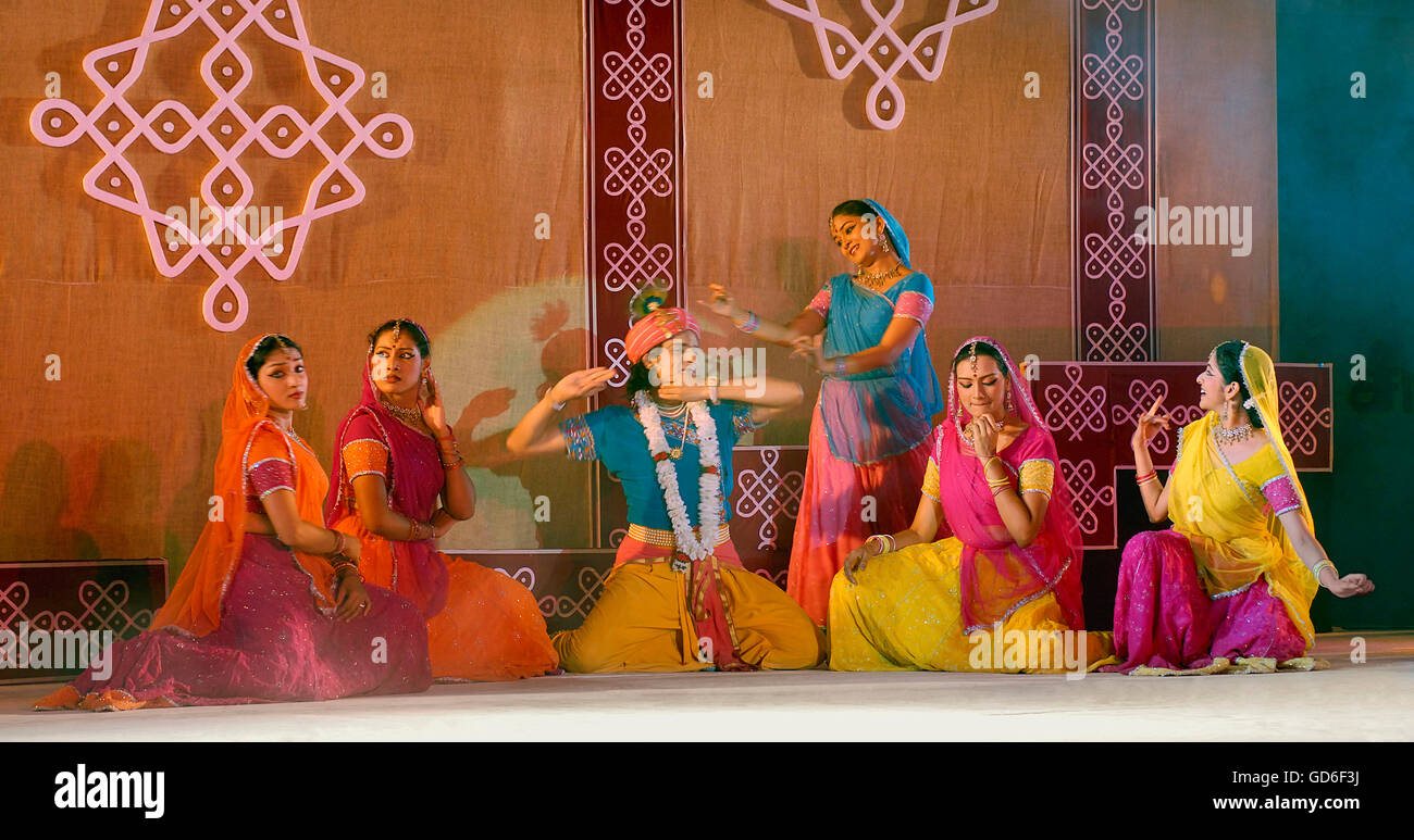 Kathak woman dancing india hi-res stock photography and images - Alamy
