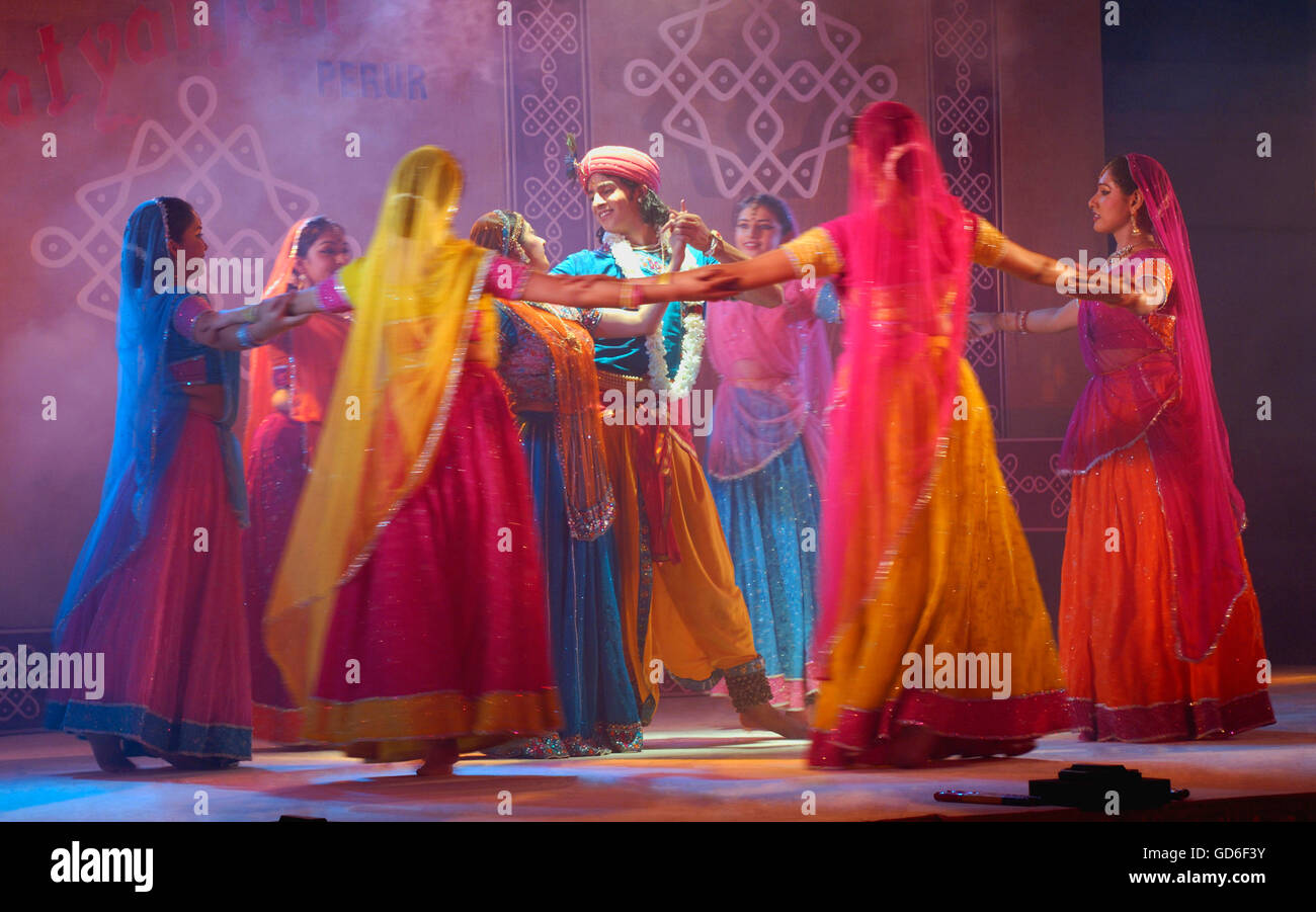 Kathak woman dancing india hi-res stock photography and images - Alamy
