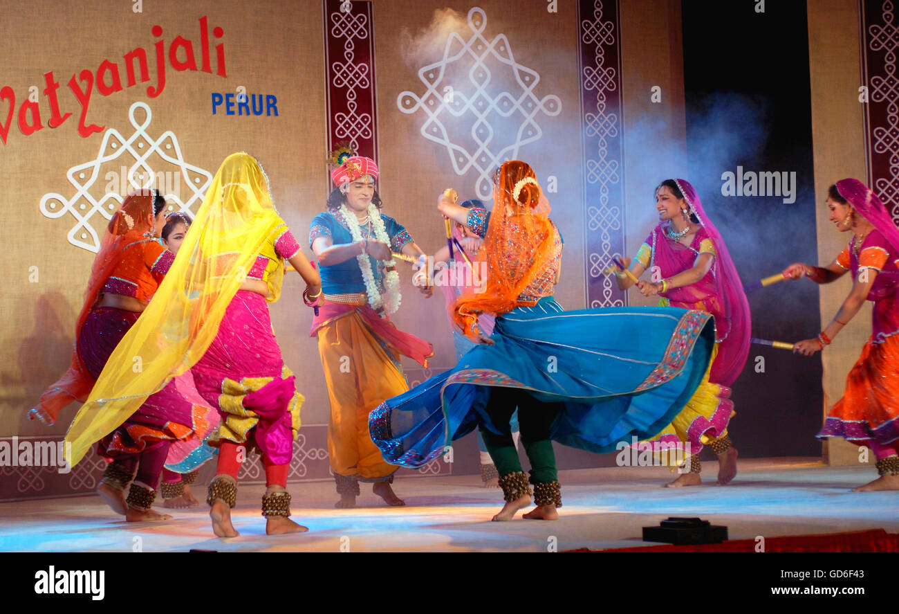 Kathak woman dancing india hi-res stock photography and images - Alamy