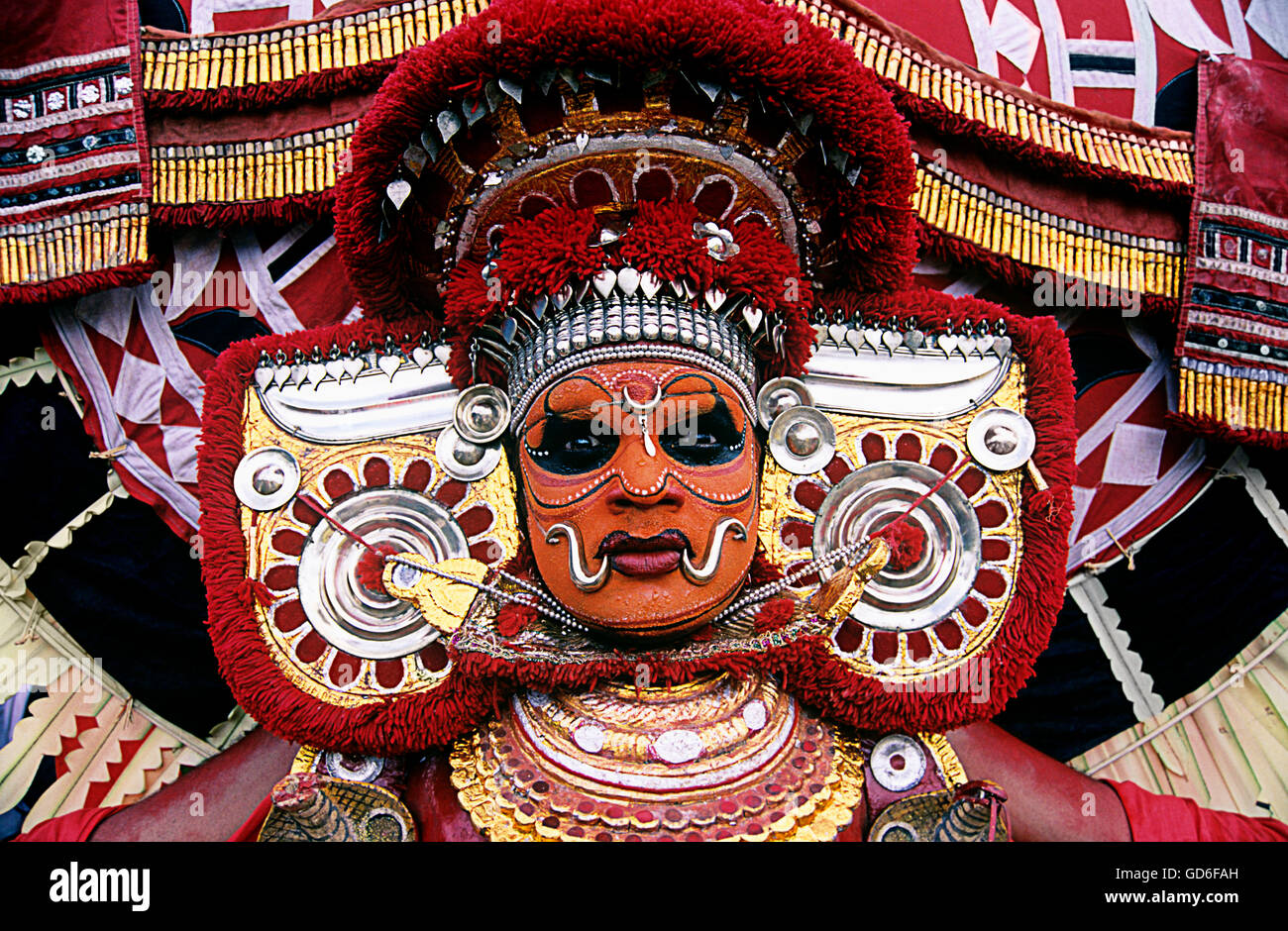Theyyam make up man hi-res stock photography and images - Alamy