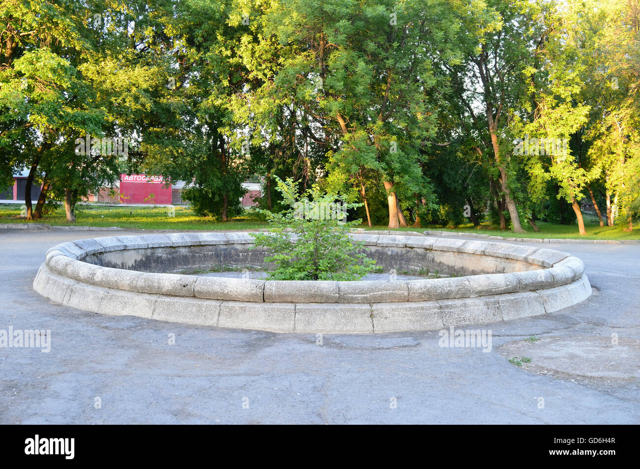 Empty tank of old fountain Stock Photo - Alamy