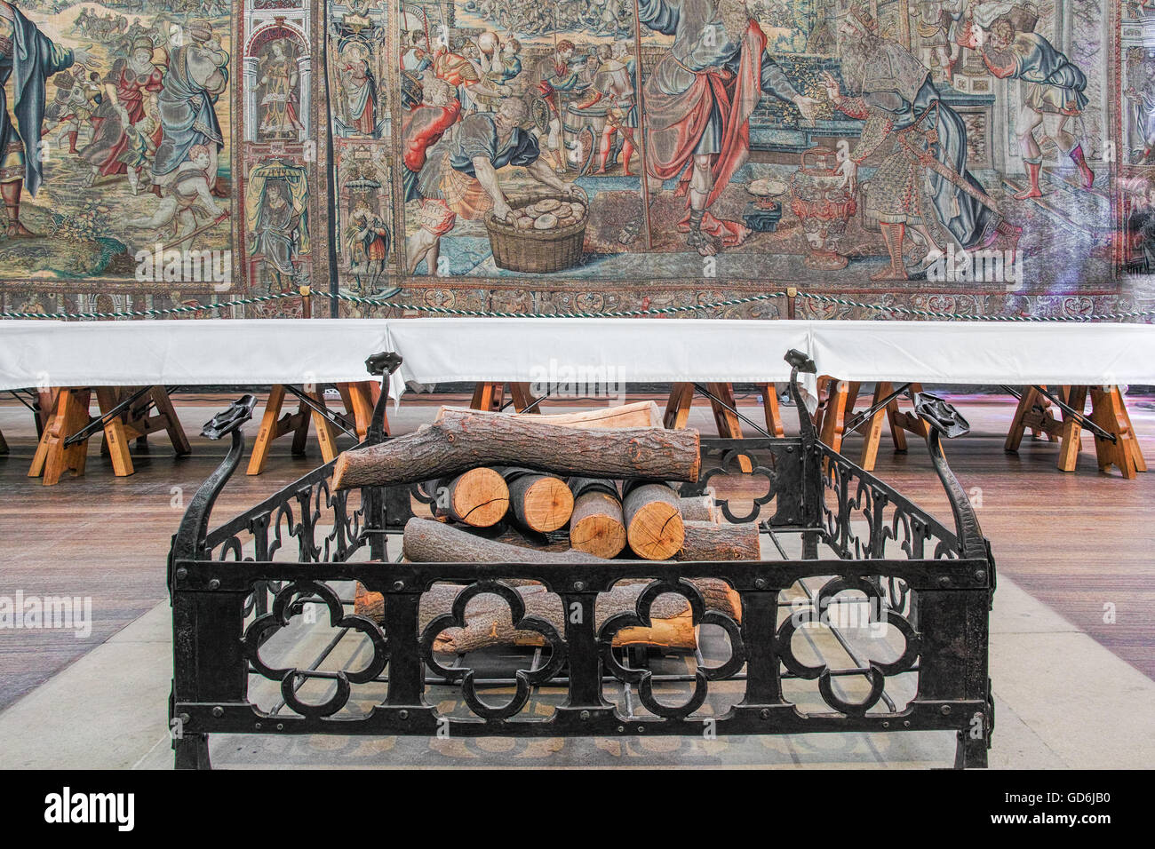 Log fire in the Great Hall of king Henry VIII at the royal palace of ...