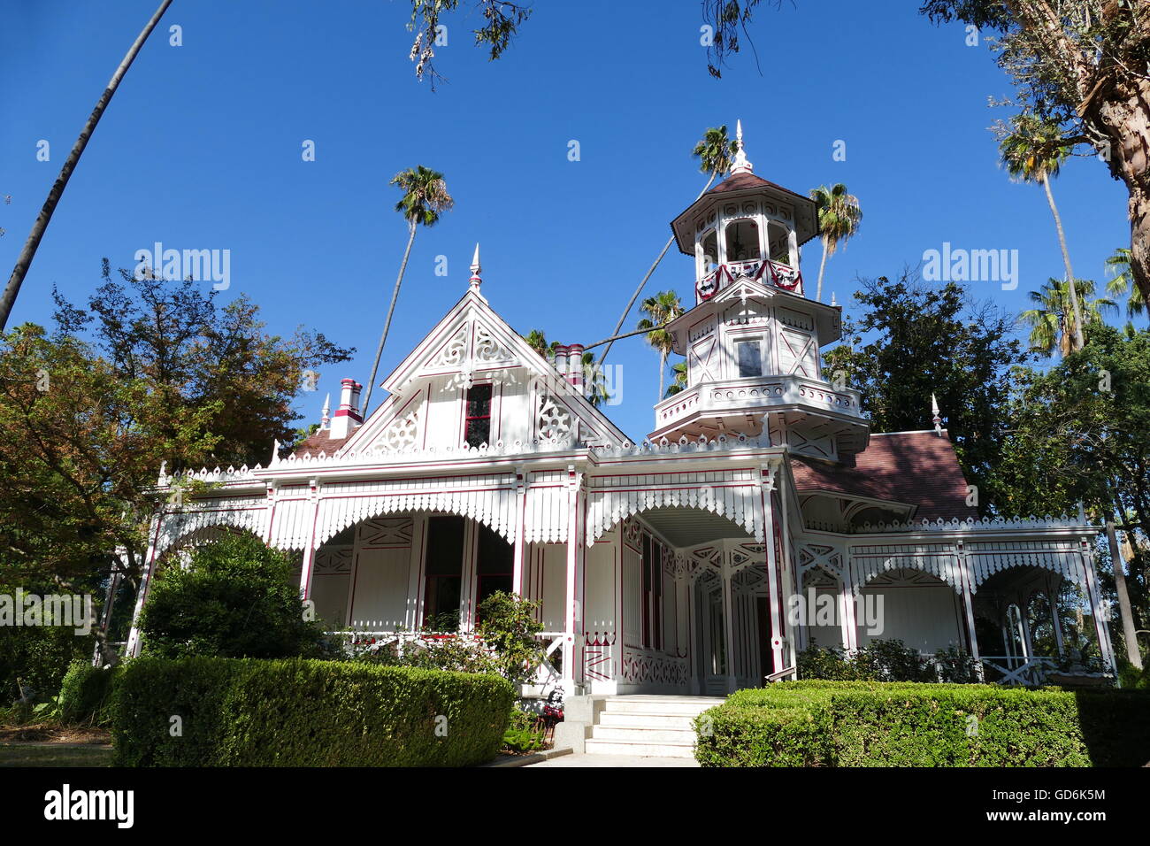 The beautiful Queen Anne Cottage at Los Angeles County Arboretum ...