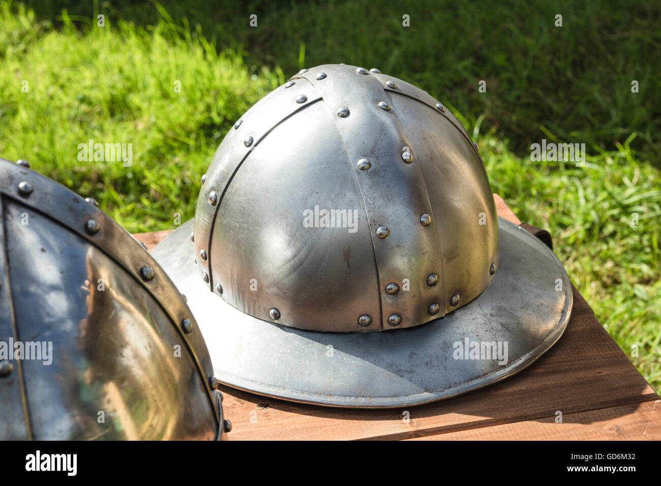 Medieval defense hi-res stock photography and images - Alamy
