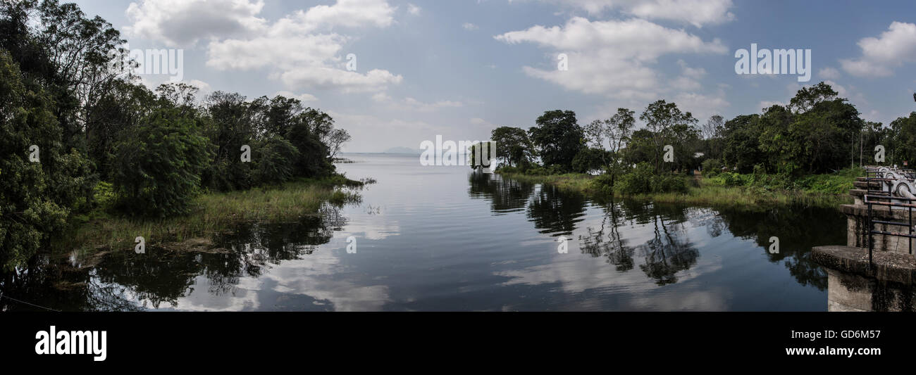 Minneriya wewa hi-res stock photography and images - Alamy
