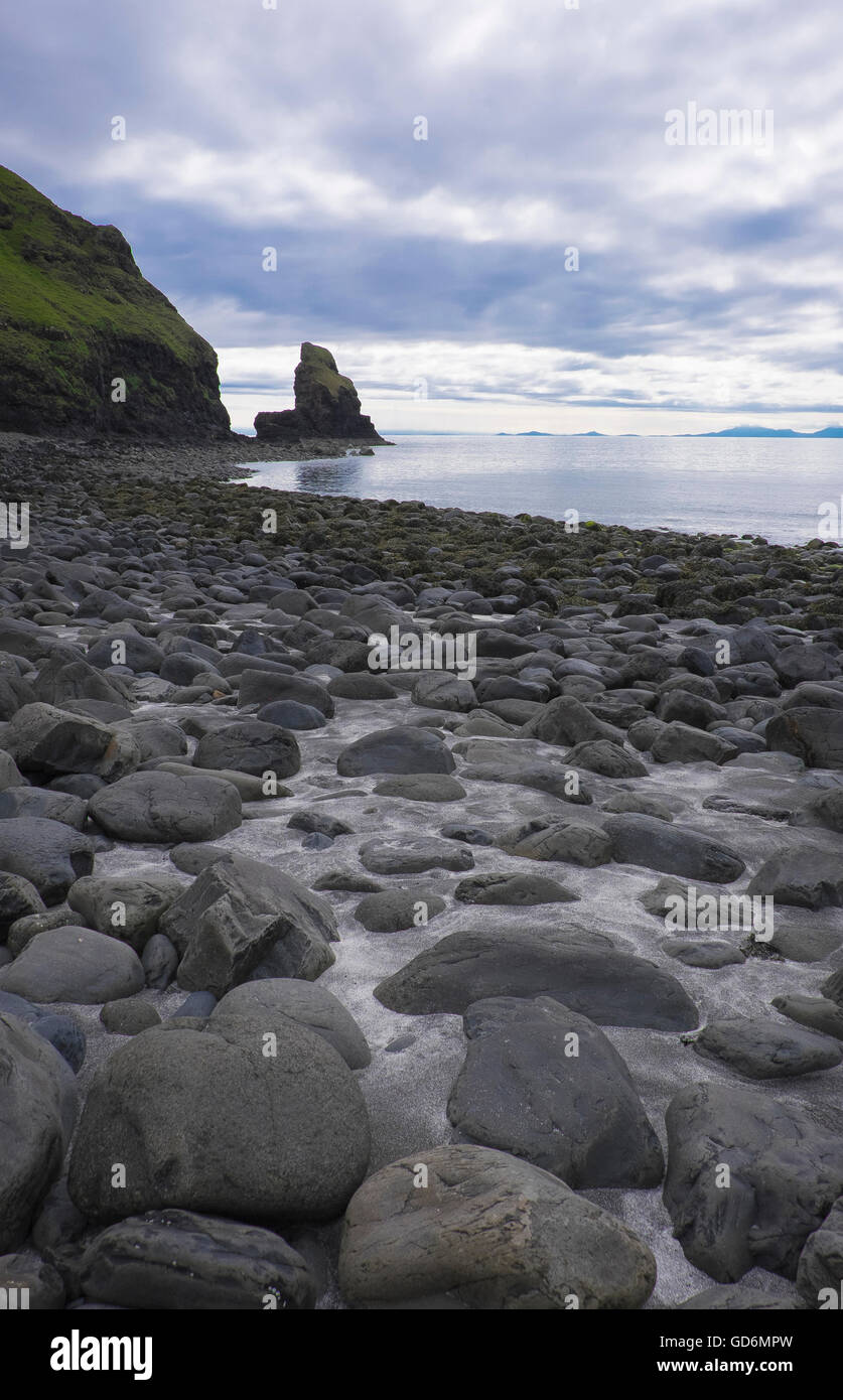 grey beach in Taslisker bay,isle of skye Stock Photo - Alamy