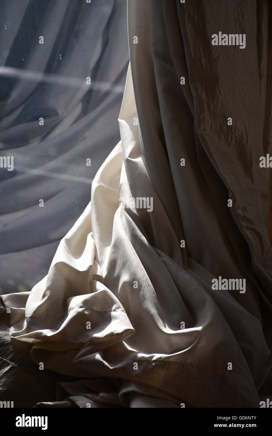Fabric folds hi-res stock photography and images - Alamy