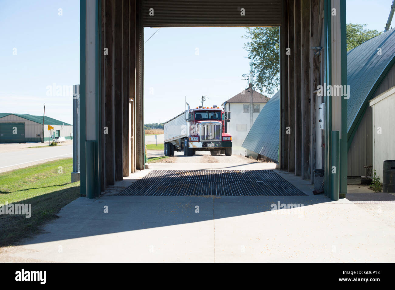 Loading station hi-res stock photography and images - Alamy