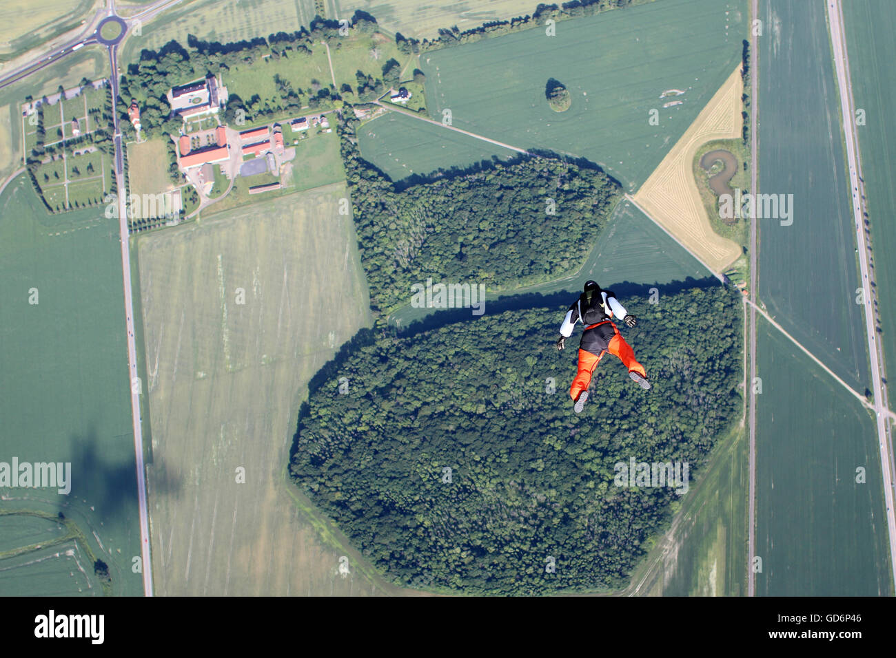 Funjump skydiving from 1200 ft over Norway Stock Photo - Alamy