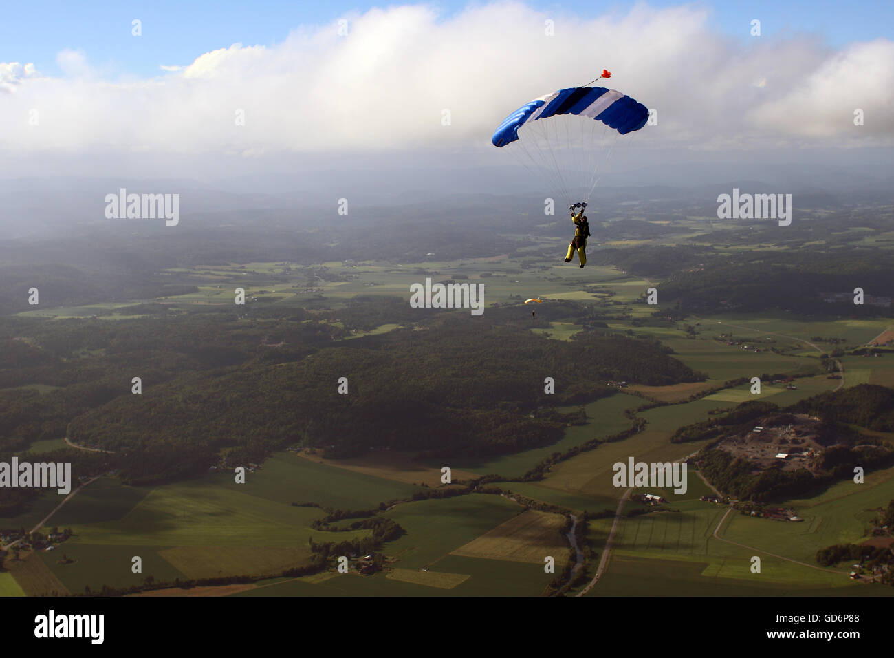 Funjump skydiving from 1200 ft over Norway Stock Photo - Alamy