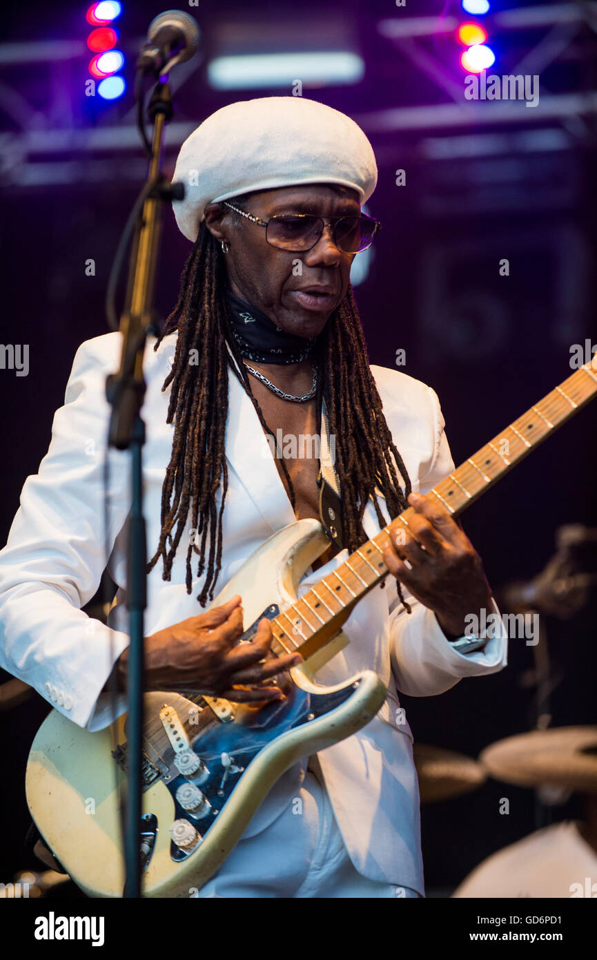 Nile rodgers performing hi-res stock photography and images - Alamy