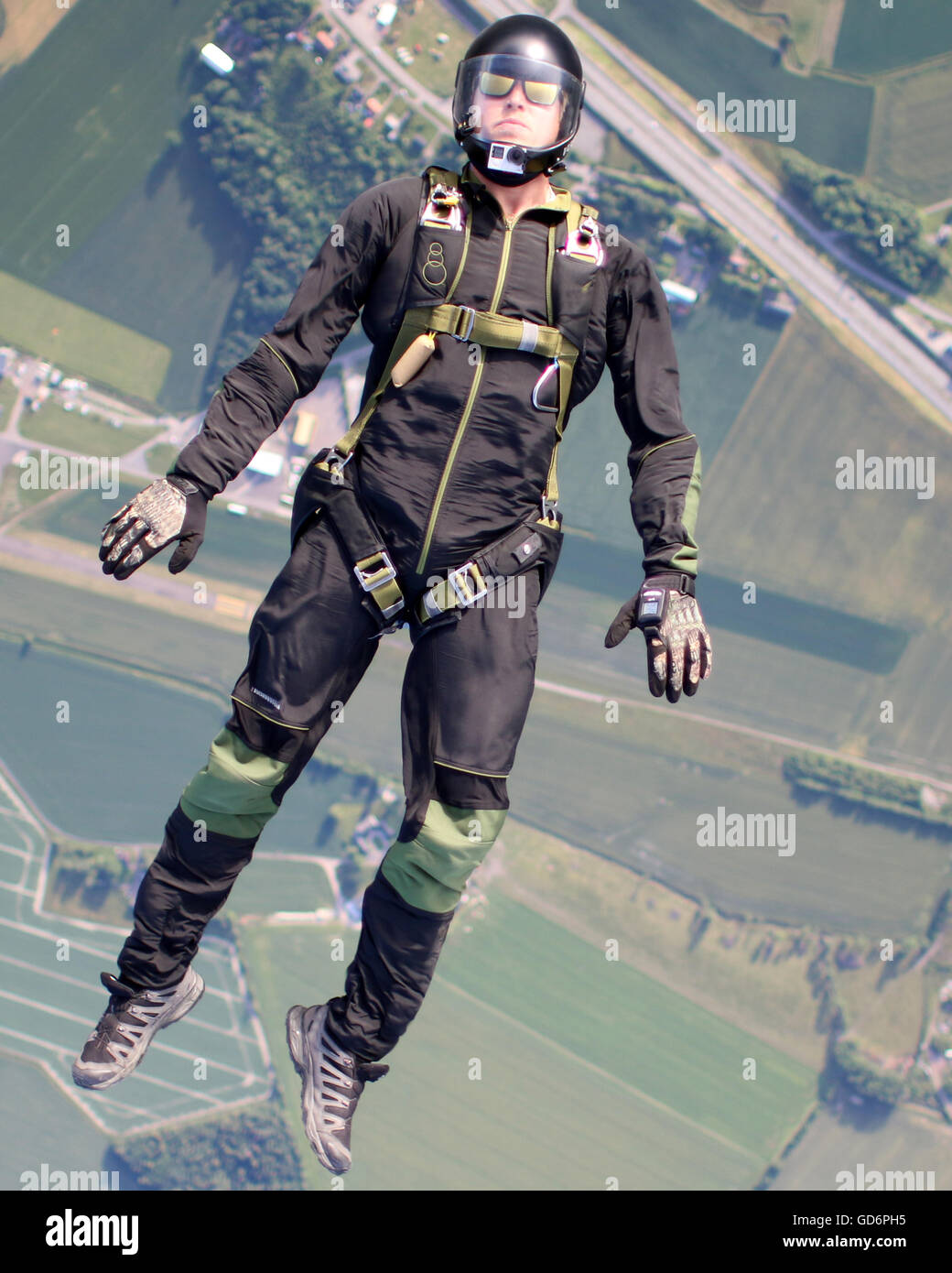 Funjump skydiving from 1200 ft over Norway Stock Photo - Alamy