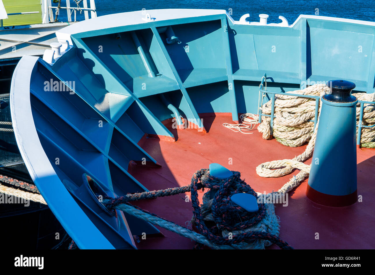 Bow of ship side view hi-res stock photography and images - Alamy