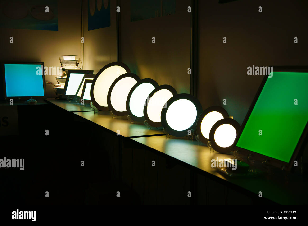 Group of bulb lamps hi-res stock photography and images - Alamy