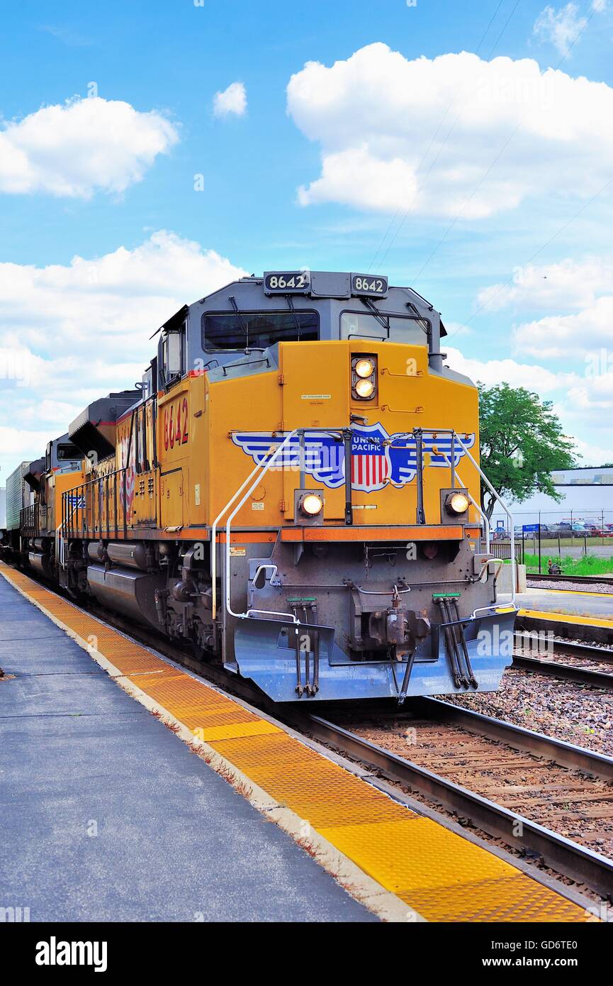 West Chicago, Illinois, USA. A lead Union Pacific SD70 unit heading up ...