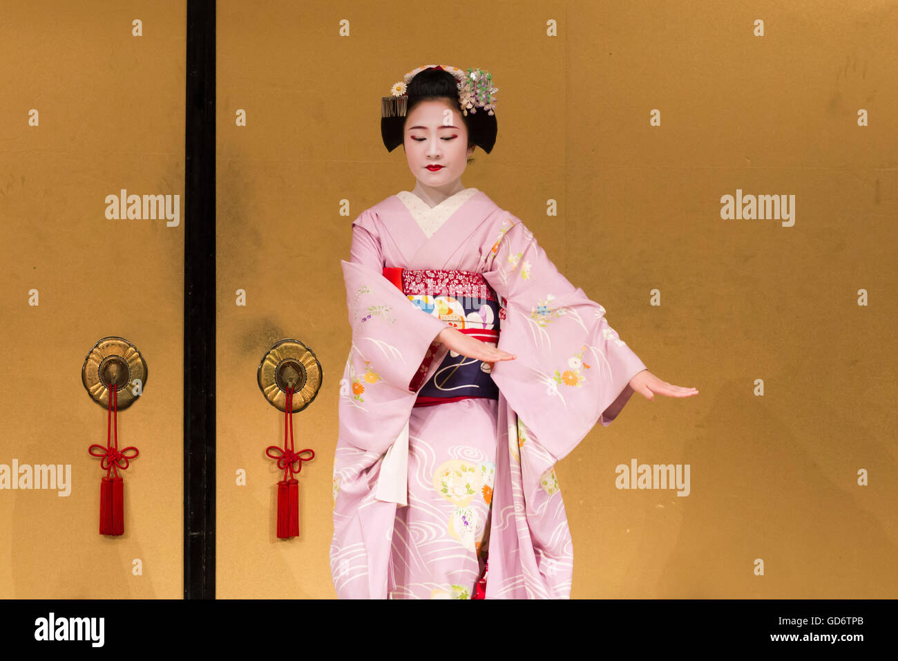 Maiko geisha hi-res stock photography and images - Alamy