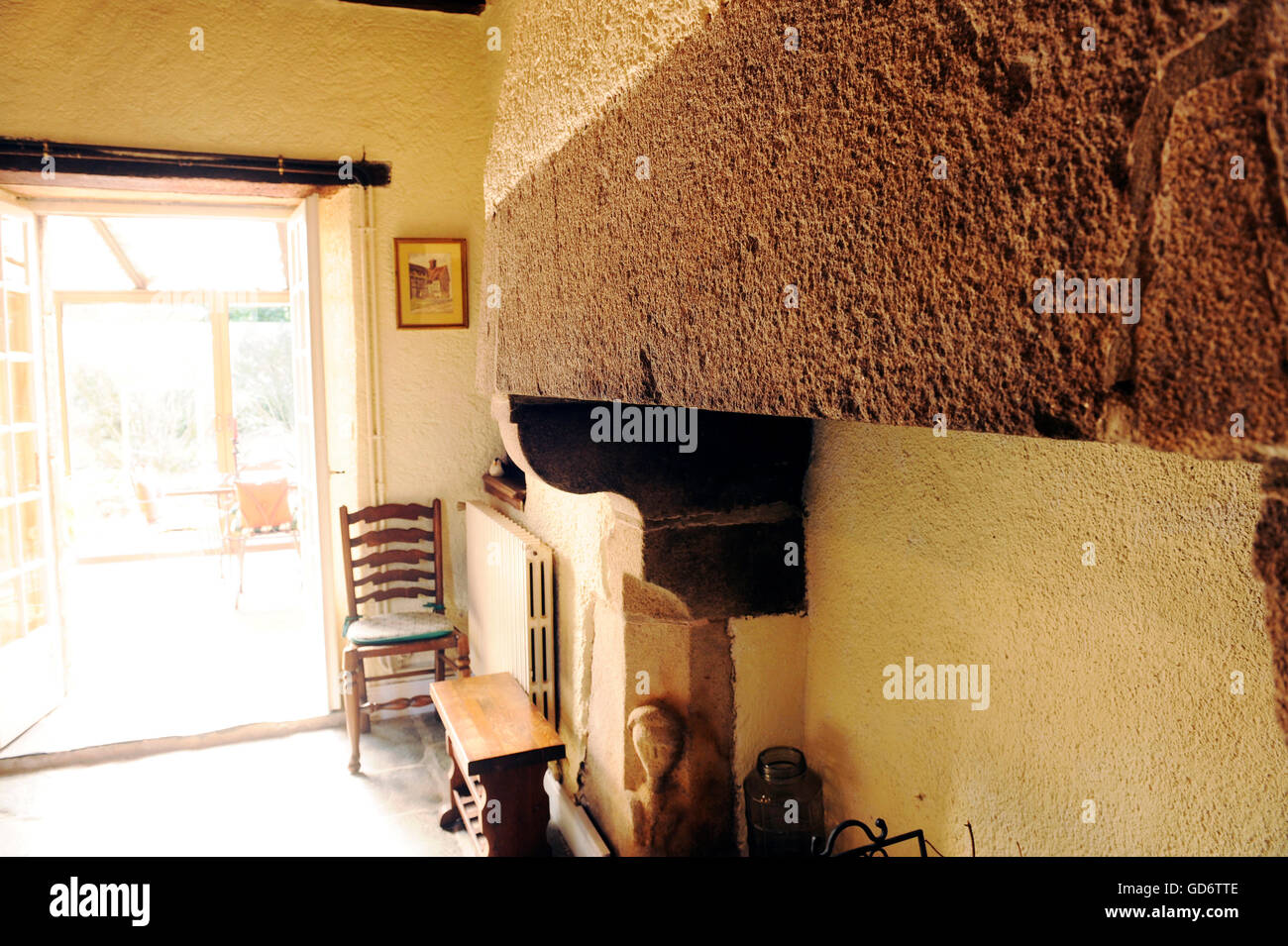 Old farmhouse fireplace hi-res stock photography and images - Alamy