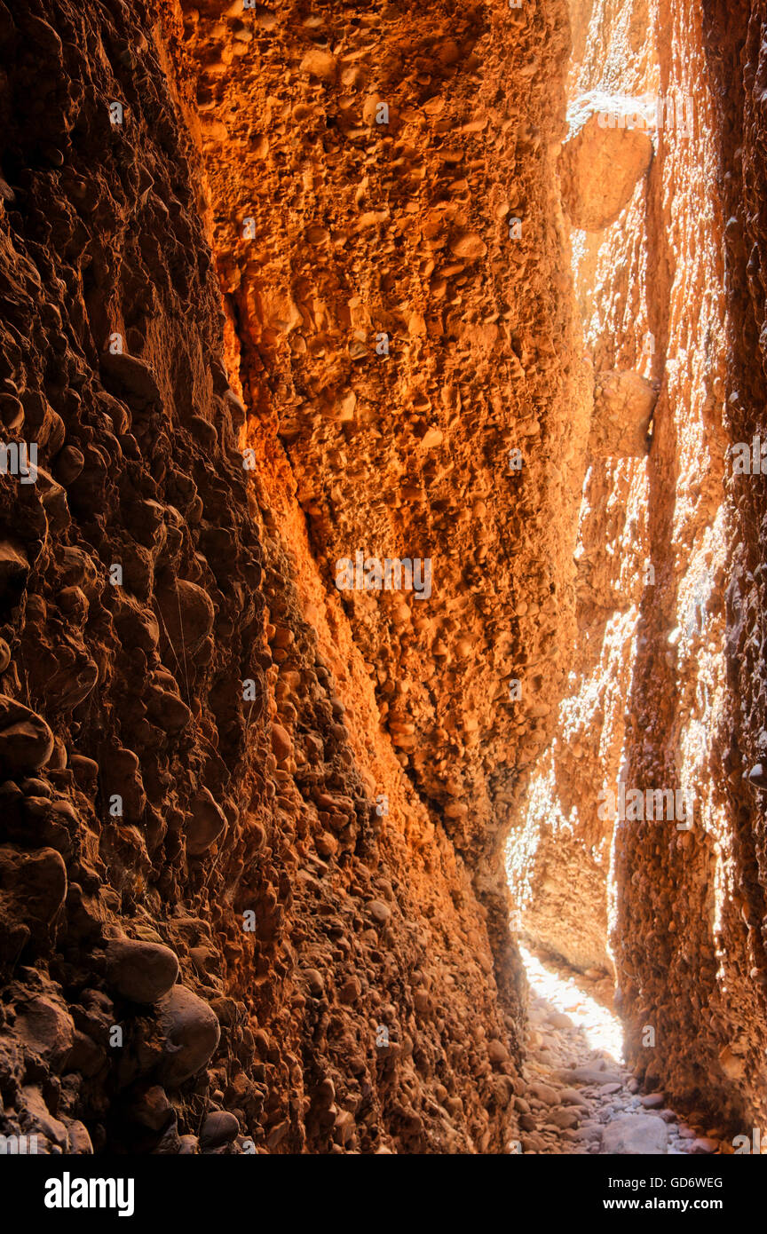 Light playing in Echidna Chasm, Bungle Bungles National Park, Australia ...