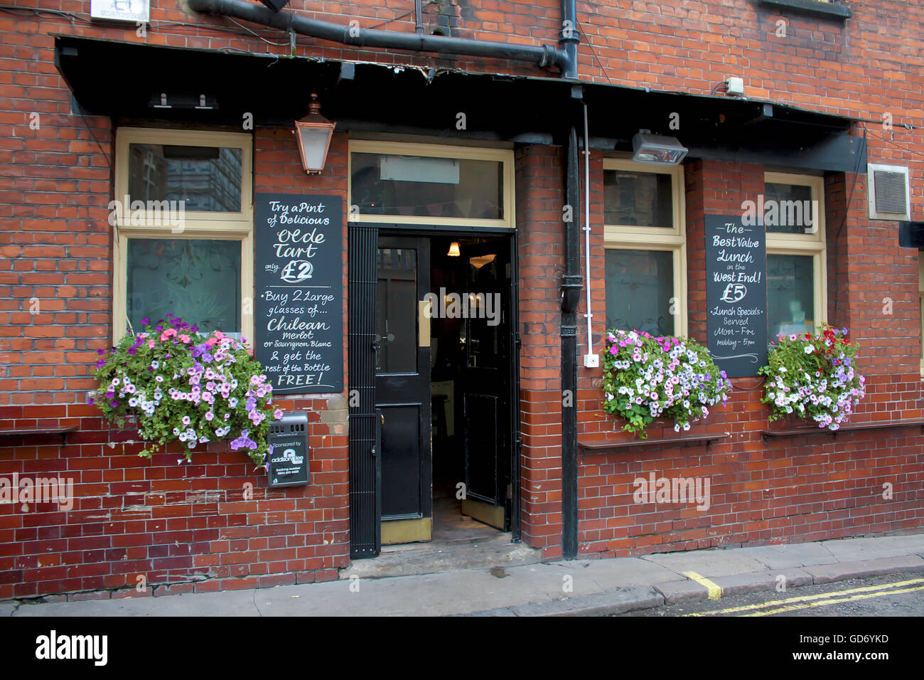 Cafe outside exterior front entrance hi-res stock photography and ...