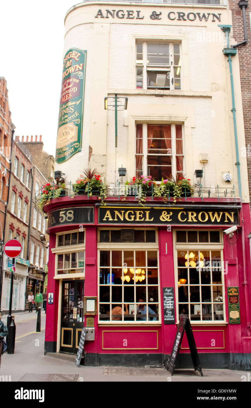 Angel pub london hi-res stock photography and images - Alamy
