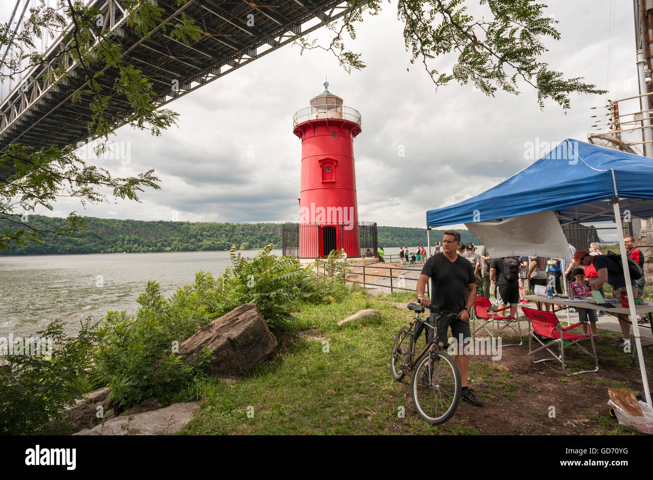 Book the little red lighthouse hi-res stock photography and images - Alamy