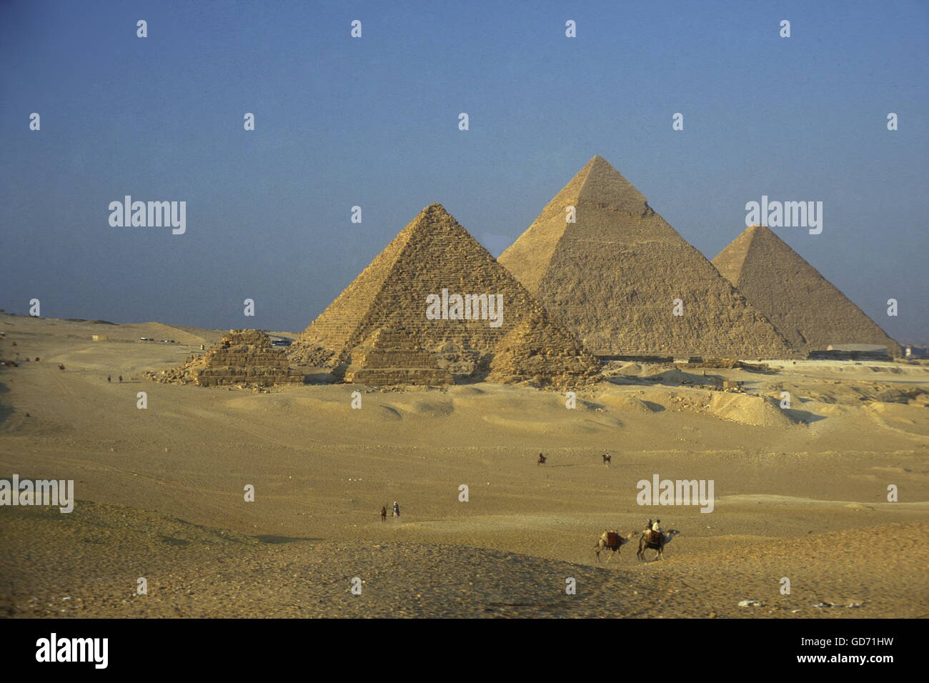 Egypt pyramids city hi-res stock photography and images - Alamy