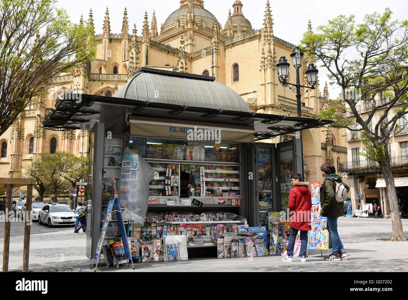 Magazine kiosk hi-res stock photography and images - Alamy
