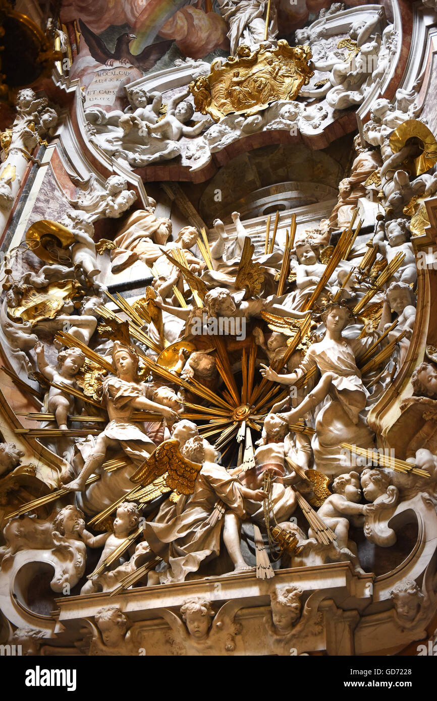 Gothic sculptures hi-res stock photography and images - Alamy