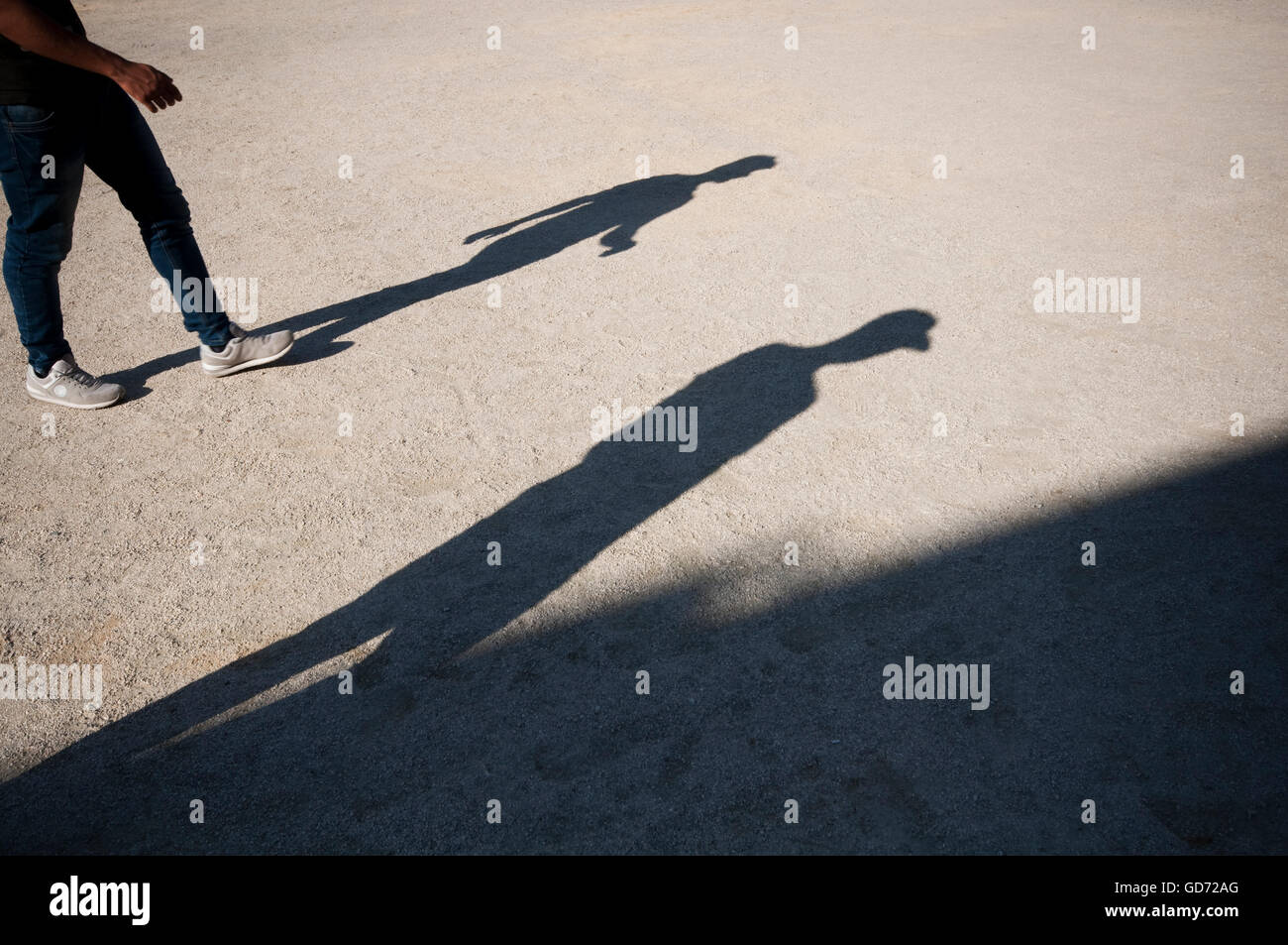 Shadow line people hi-res stock photography and images - Alamy