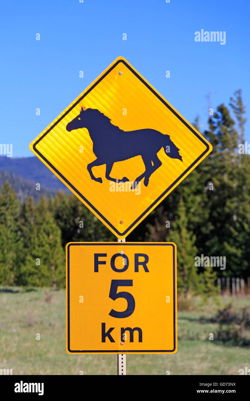 Highway sign british columbia hi-res stock photography and images - Alamy